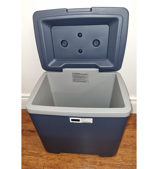 (NEW) 30 Litre cooler box, temperature display with wheels, Cooler Box ...